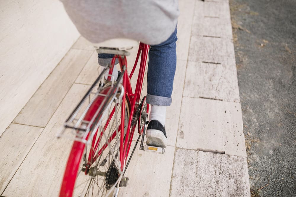 Cyklista na chodníku: Jaká je pokuta? - RIXO Blog